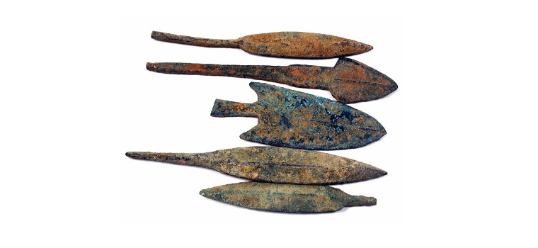 Five Bronzes, Three Roman Arrowheads 100 BC, Two Bronze Age Arrowheads ...